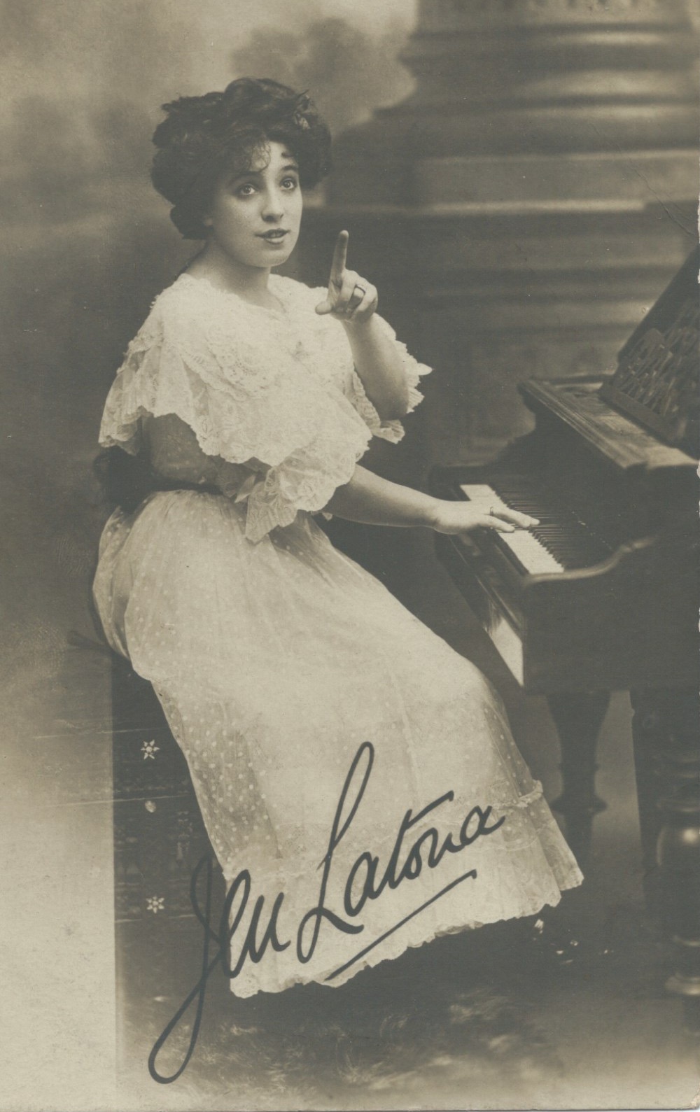 Vaudeville’s happiest girl | Into the Limelight